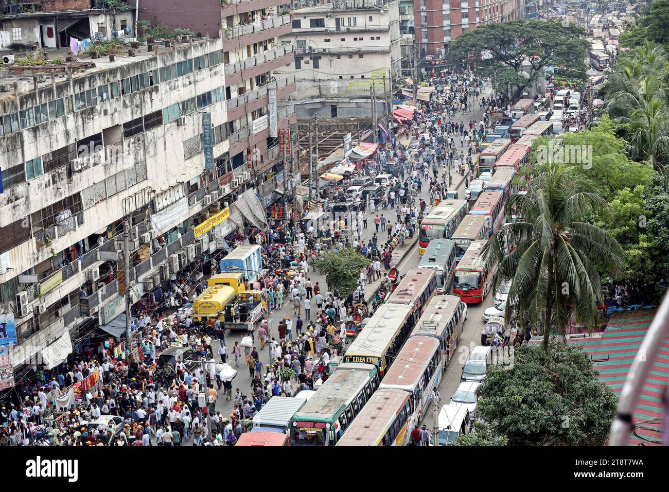 Mega Stau in Dhaka Vehicles stuck in the traffic jam in Dhaka ...