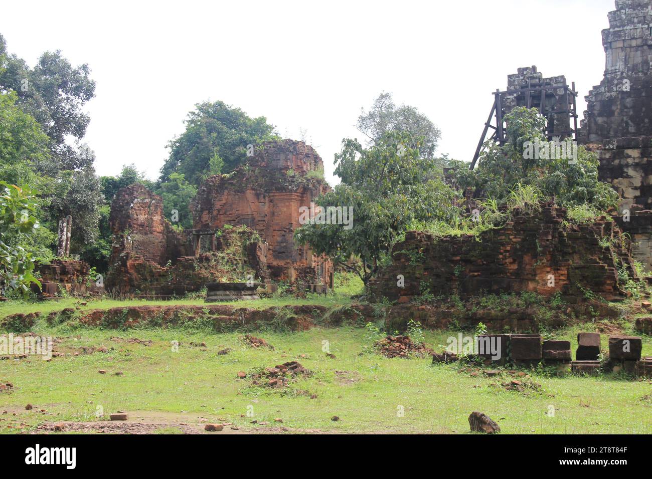 Phnom Bakheng, Khmer temple, ancient Angkor area, Cambodia. Reign of ...