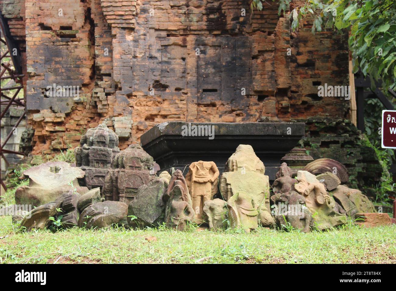 Phnom Bakheng, Khmer temple, ancient Angkor area, Cambodia. Reign of ...