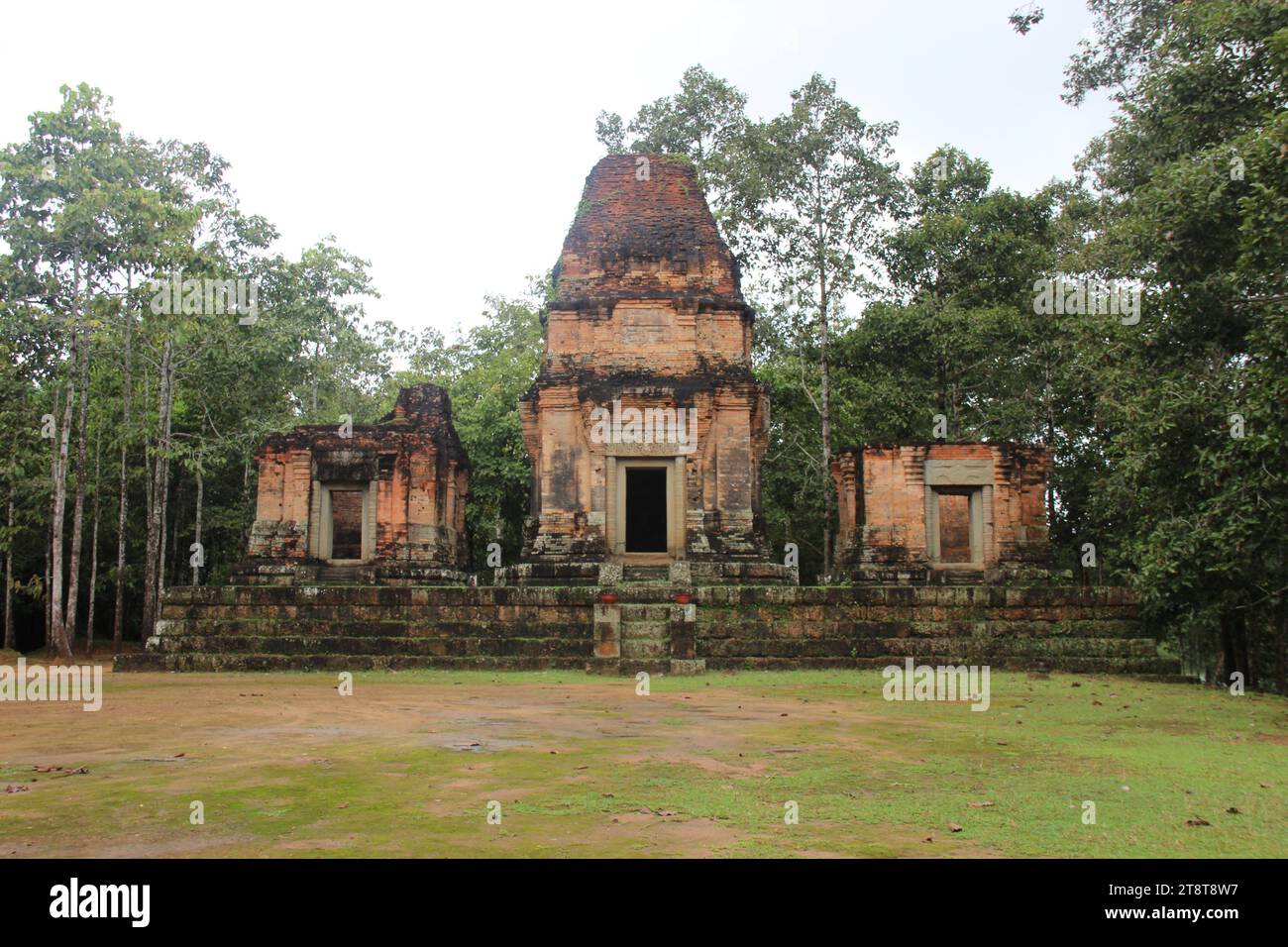 Prasat Bei, Khmer temple, ancient Angkor area, Cambodia. Reign of ...