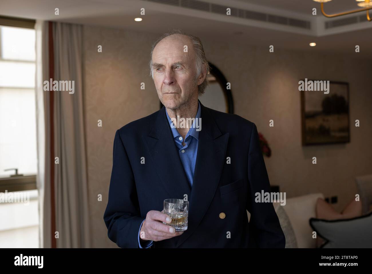 Circumnavigate north and south pole hi-res stock photography and images ...