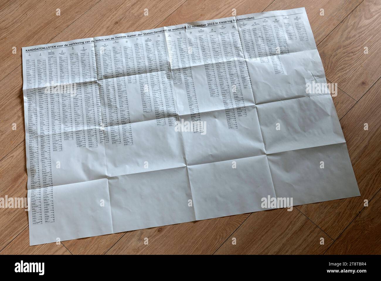 Origami haus hi-res stock photography and images - Alamy