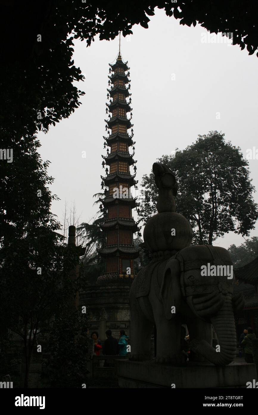 Wenshu Monastery, Chengdu, 2008 visit Stock Photo - Alamy