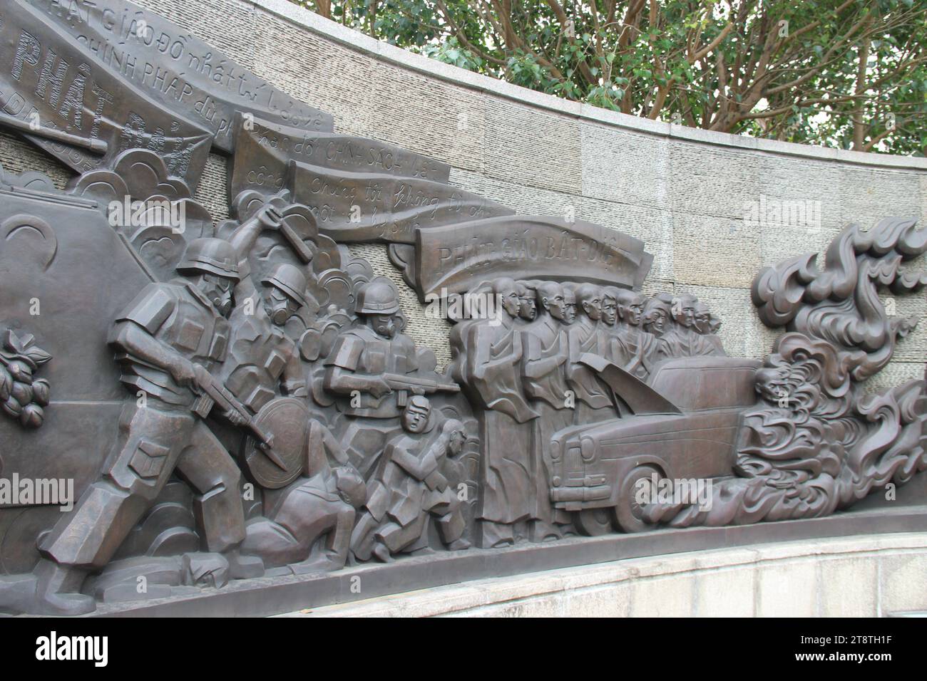 Thich Quang Duc Memorial, Buddhist monk who burned himself to death to ...