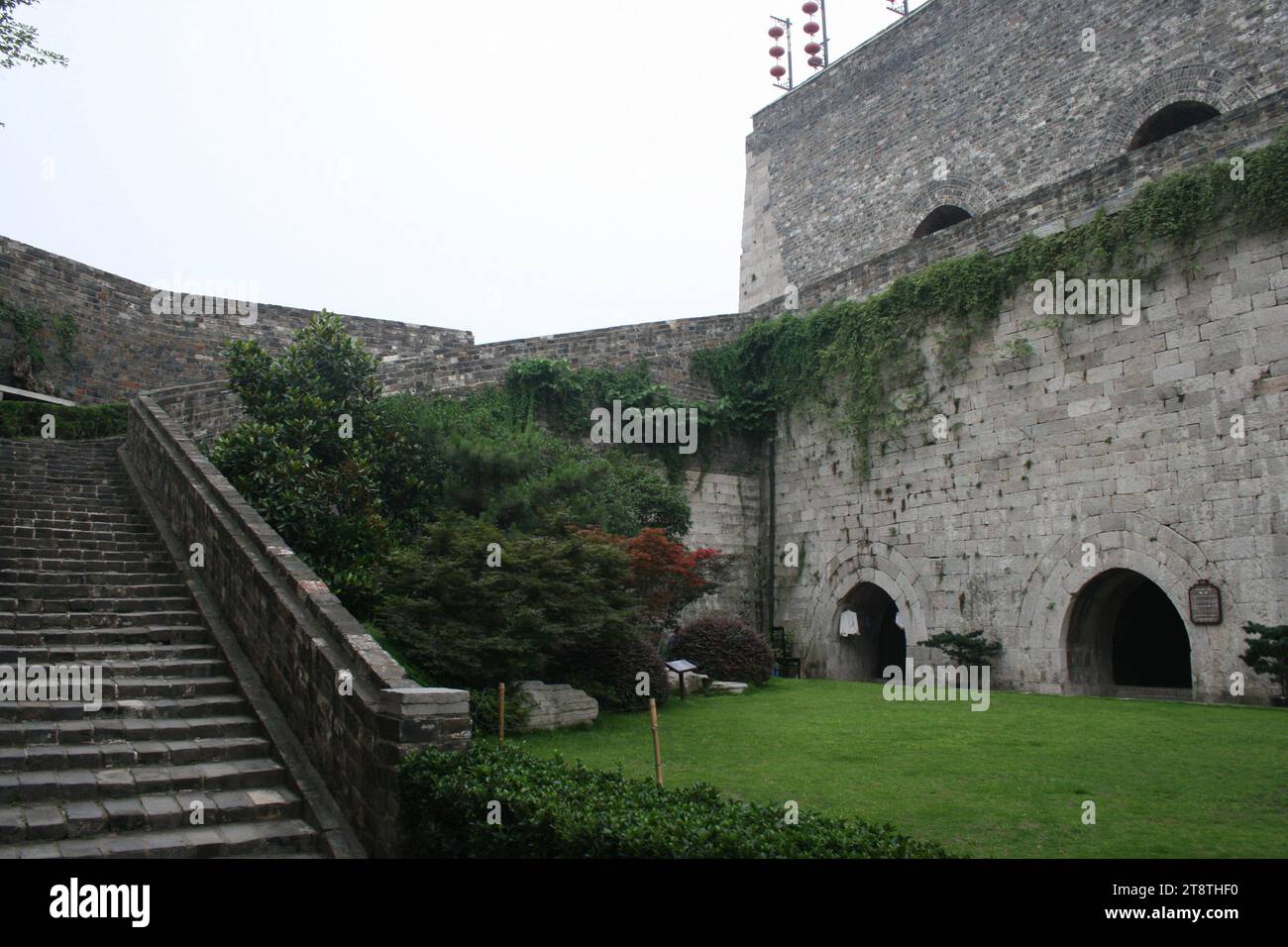 China city wall zhonghua gate hi-res stock photography and images - Alamy