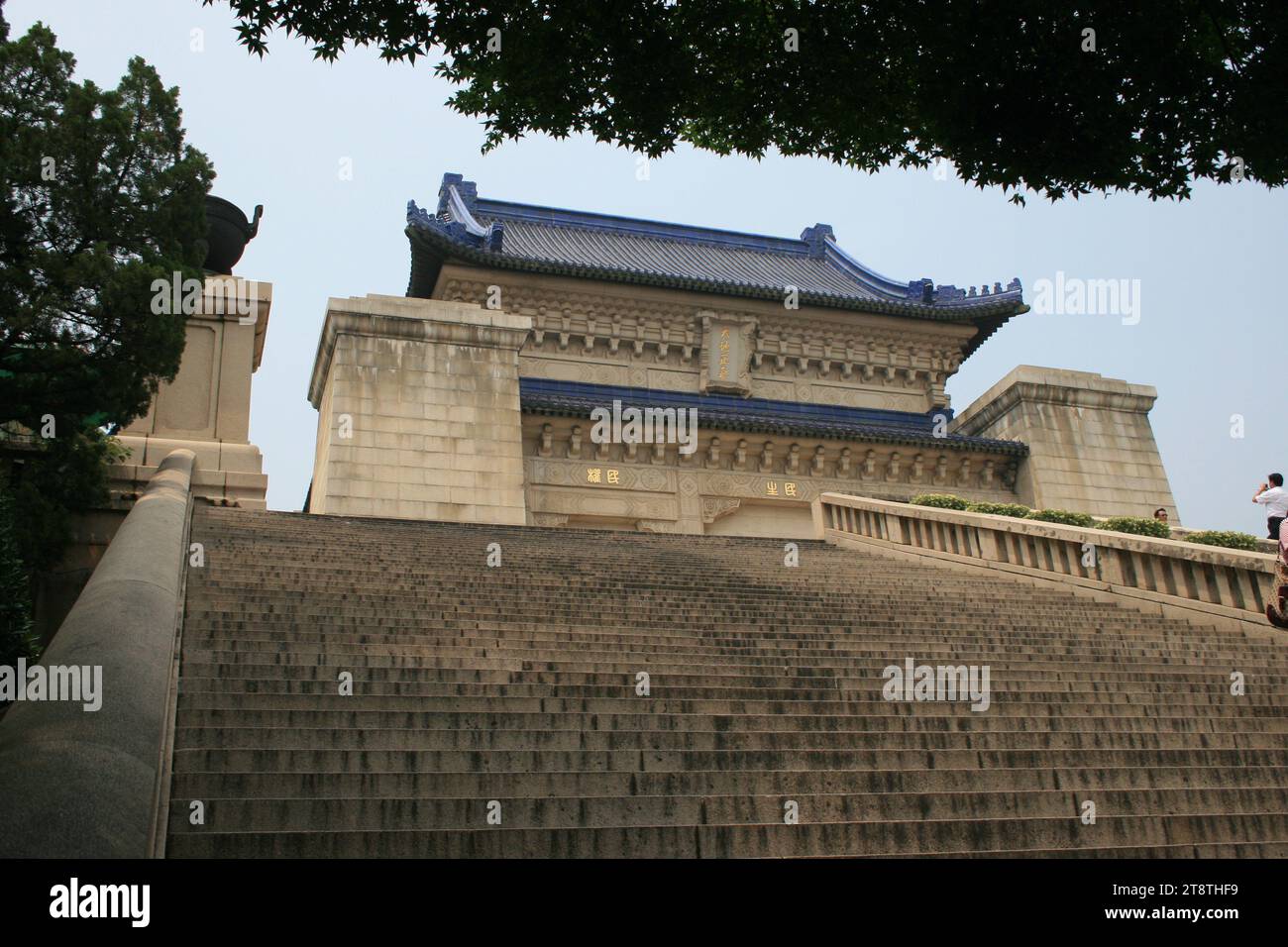 Sun Zhongshan (Dr. Sun Yat-sen) Mausoleum, Burial site of Ming Hongwu ...