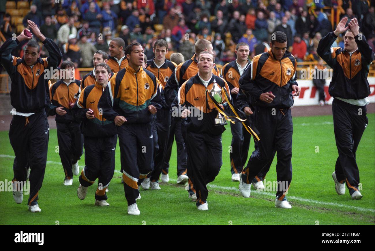 Wolverhampton Wanderers Youth team parade the Midland Youth ...