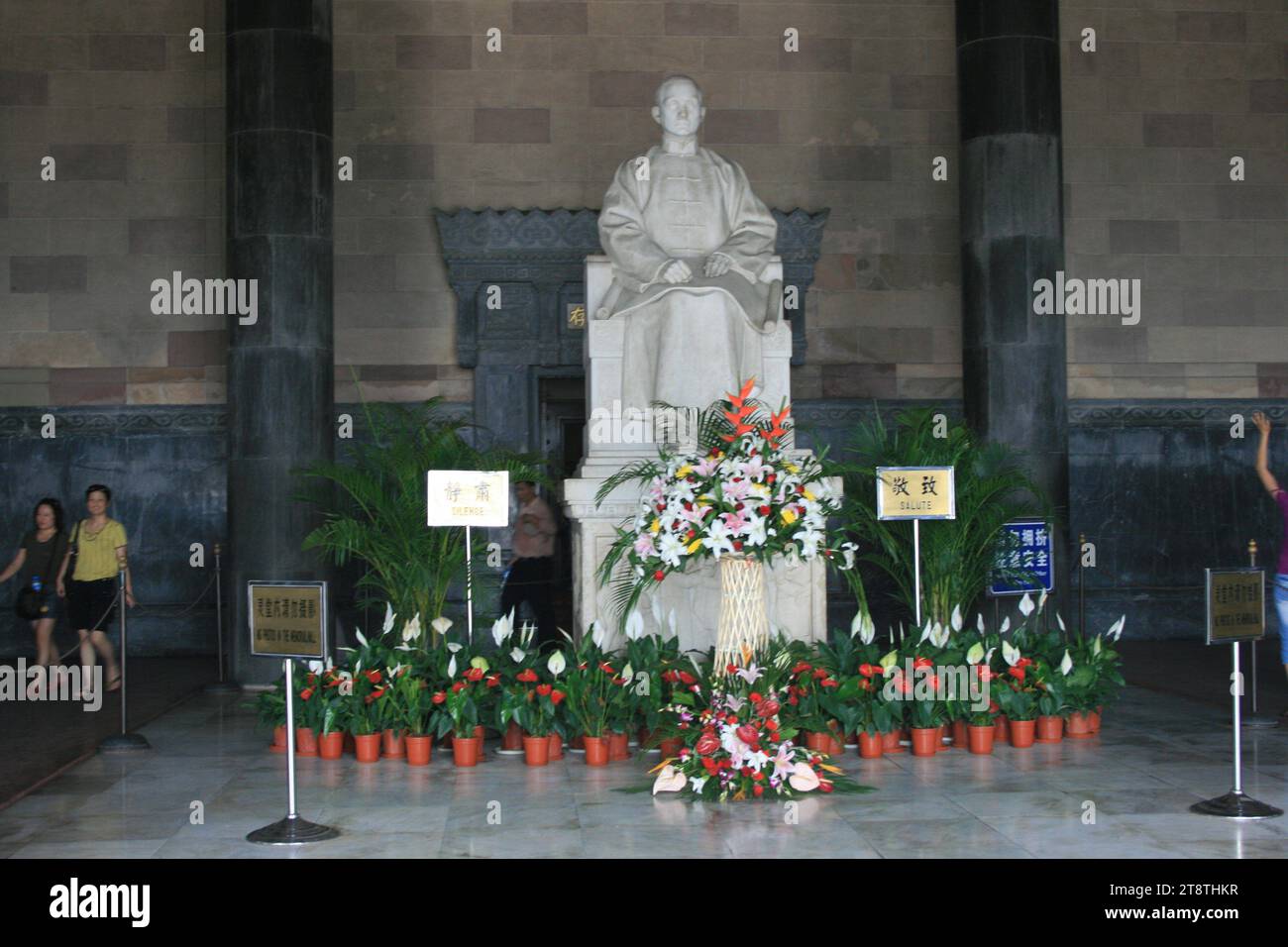 Sun Zhongshan (Dr. Sun Yat-sen) Mausoleum, Burial site of Ming Hongwu ...