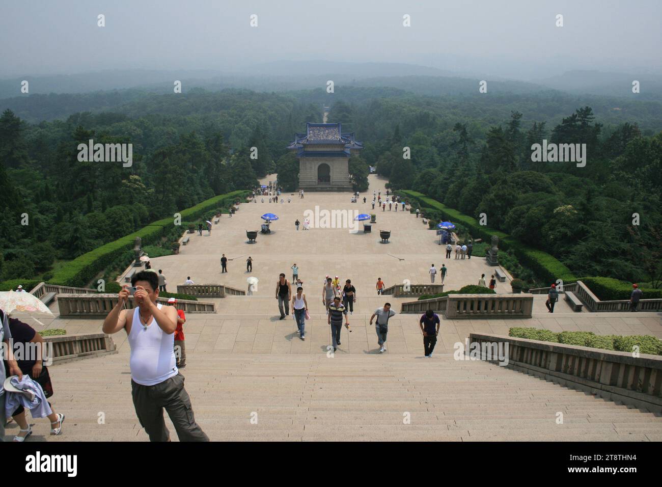 Sun Zhongshan (Dr. Sun Yat-sen) Mausoleum, Burial site of Ming Hongwu ...