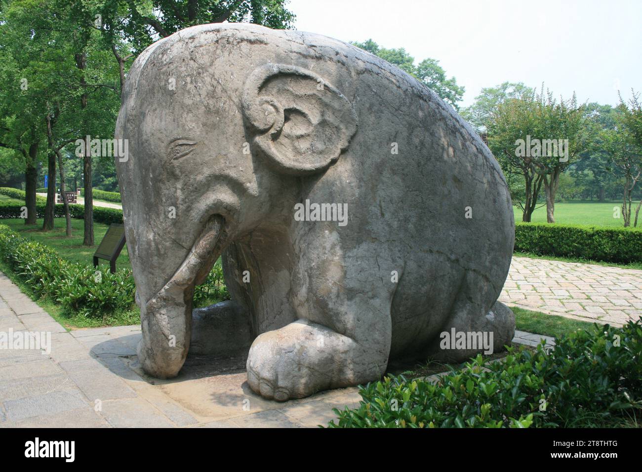 Ming Xiaoling (Emperor Hongwu Tomb) Sacred Avenue, Burial site of Ming ...