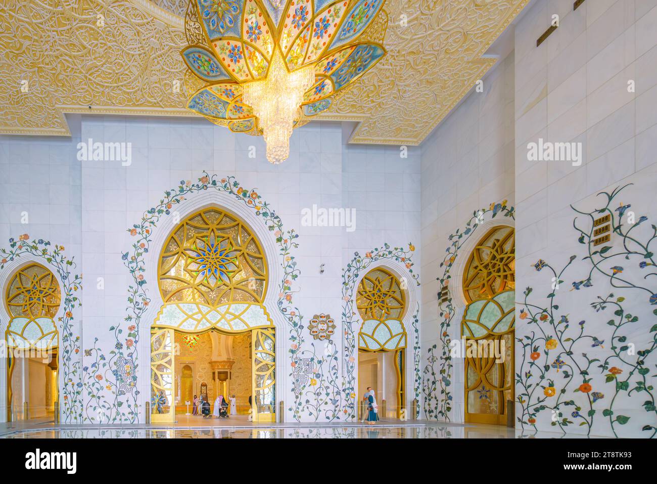 prayer hall interiors Sheikh Zayed Grand Mosque in Abu Dhabi, the ...