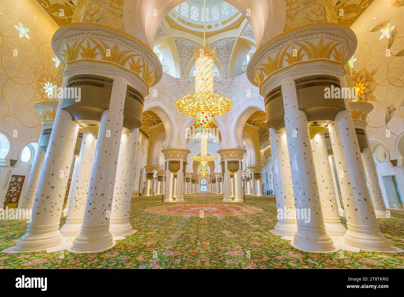prayer hall interiors Sheikh Zayed Grand Mosque in Abu Dhabi, the ...