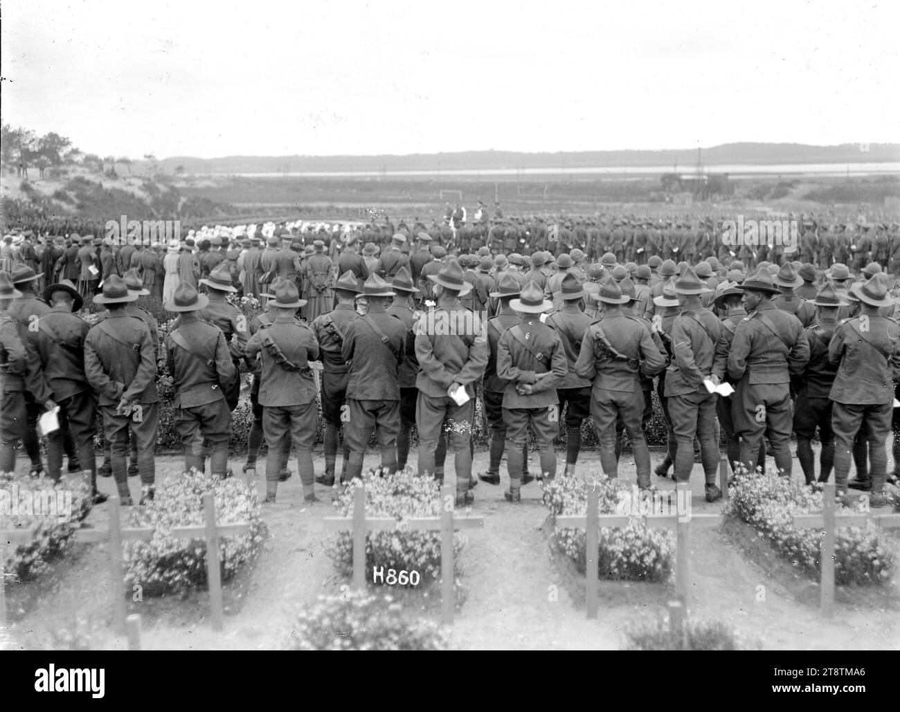 New Zealand troops attend fourth anniversary service of World War I ...