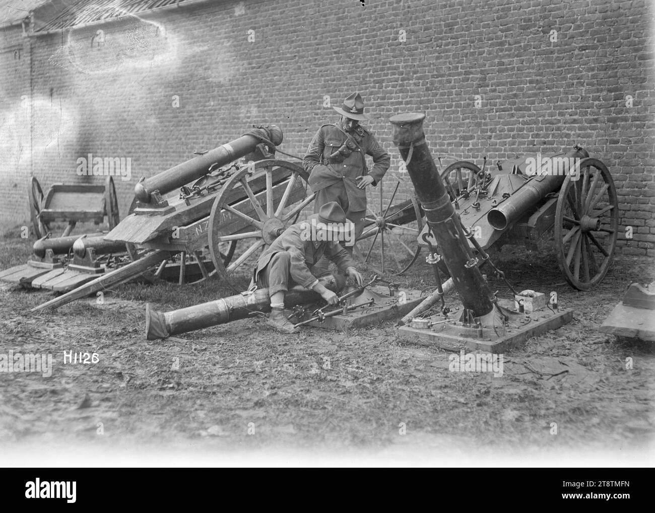 6 inch mortars hi-res stock photography and images - Alamy