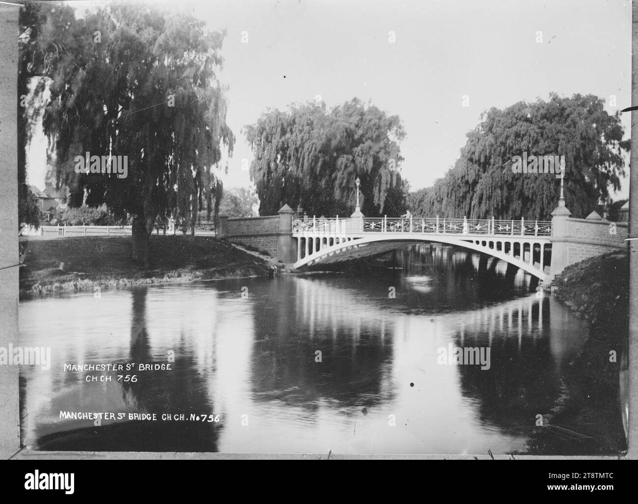 Avon river christchurch bridge Black and White Stock Photos & Images ...