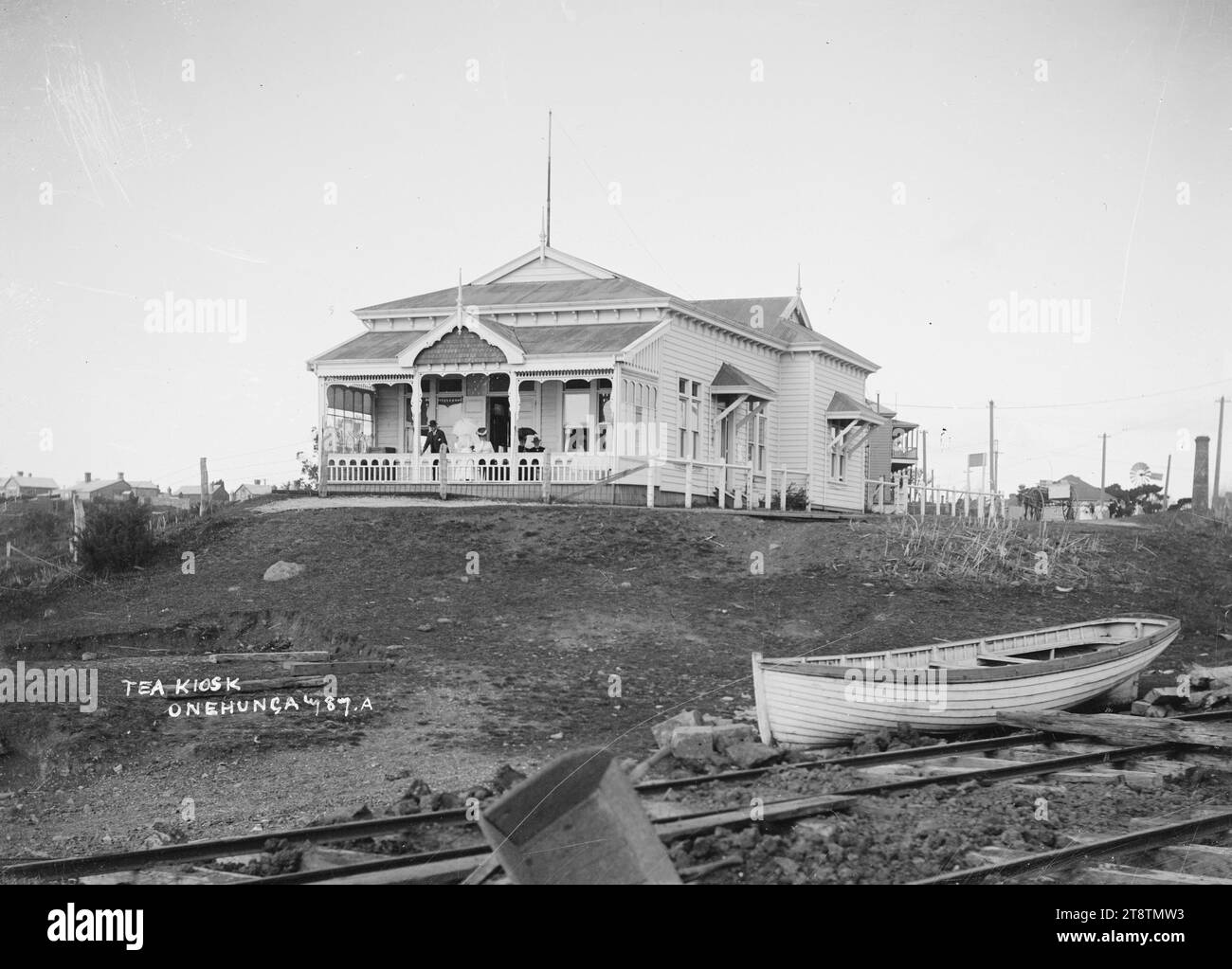 Tea kiosk building Black and White Stock Photos & Images - Alamy
