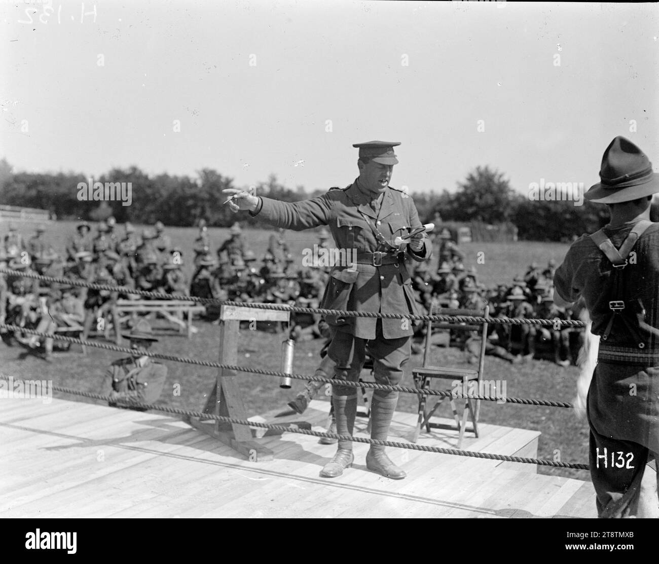 Colonel Plugge at the New Zealand Division boxing championships held in ...