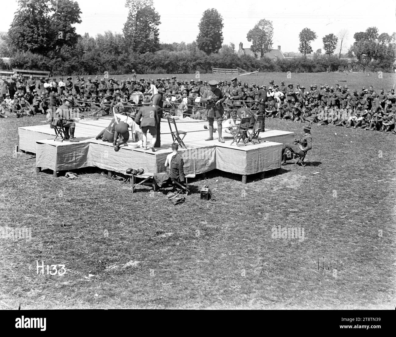 Boxing championships of the New Zealand Division at Doulieu, France ...