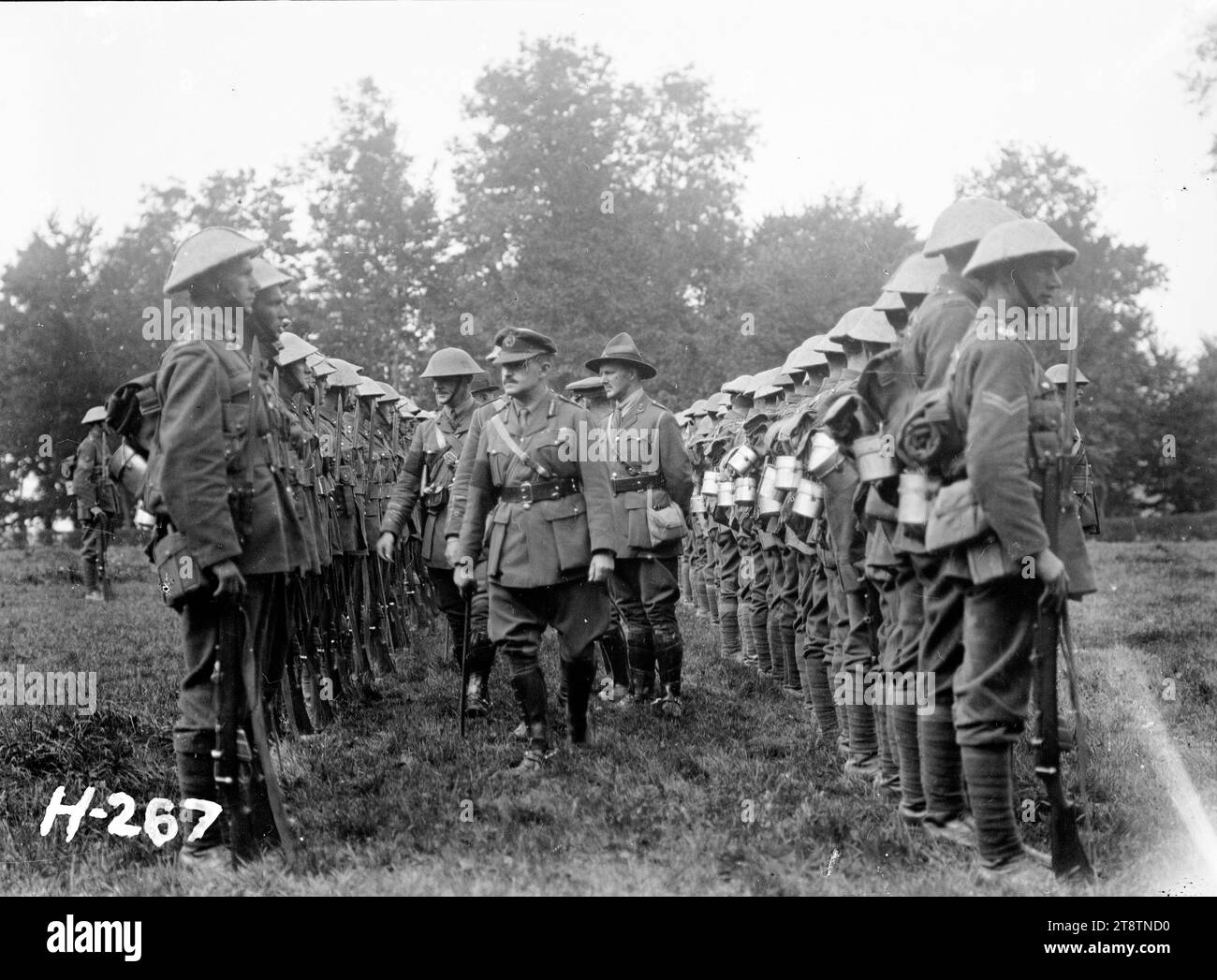 Major-General Russell inspects troops in France during World War I ...