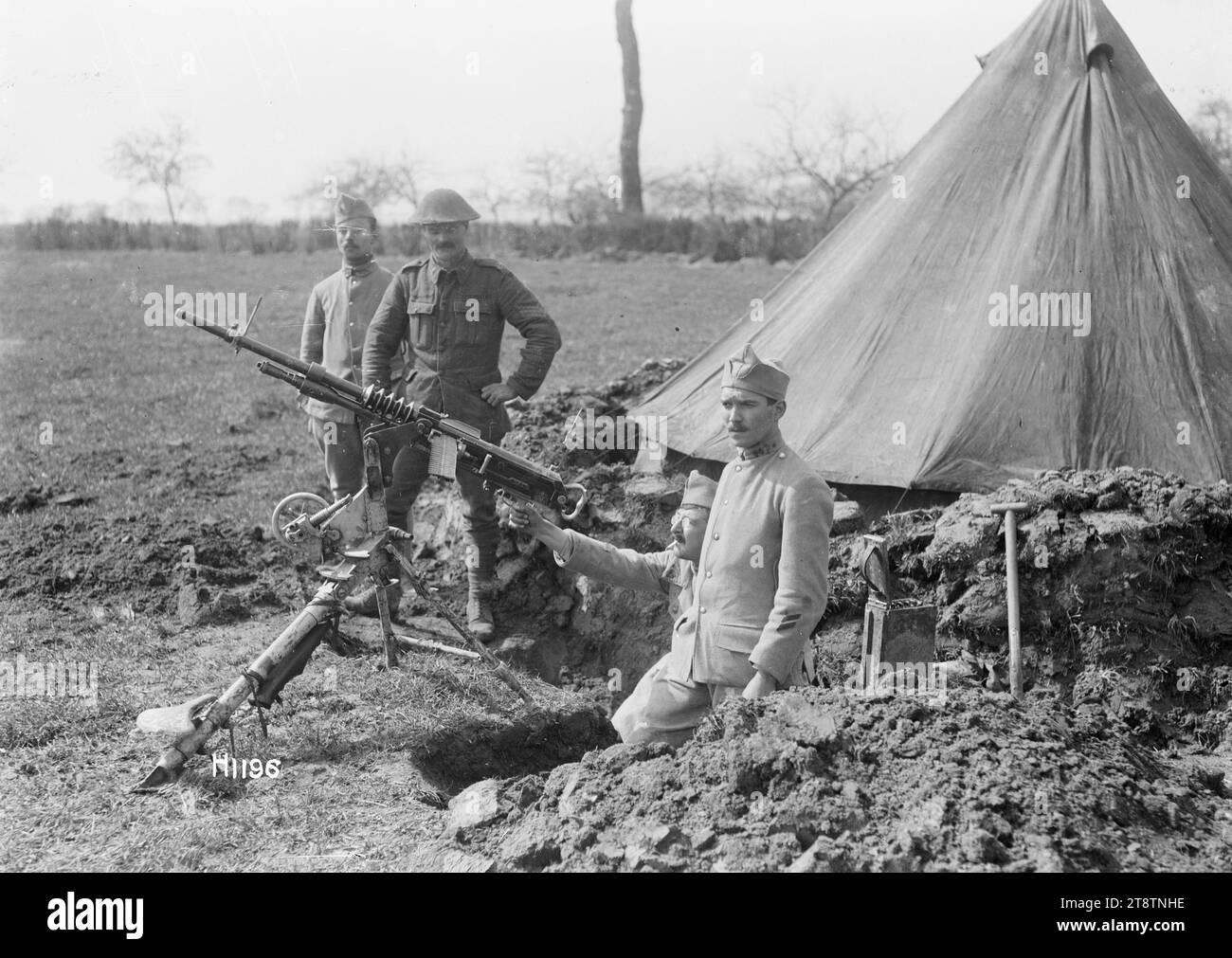 A New Zealand soldier at a French machine gun post, World War I, A New ...