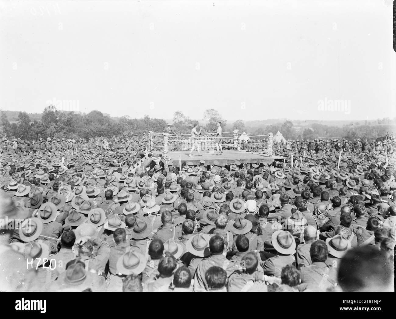 A crowd of soldiers watching a boxing match at the New Zealand ...
