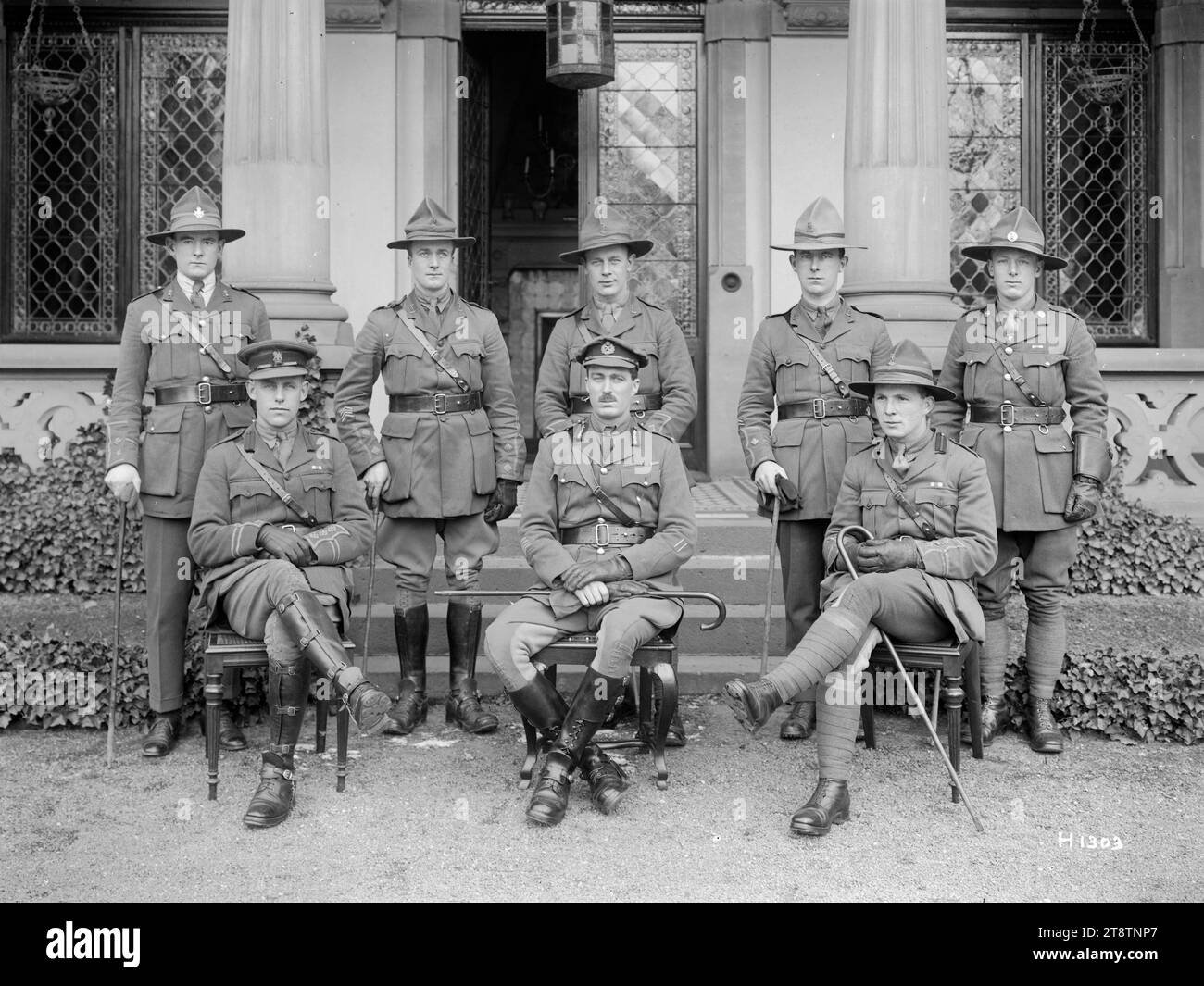 Brigadier General Hart and New Zealand Rifle Brigade officers, Bruck ...