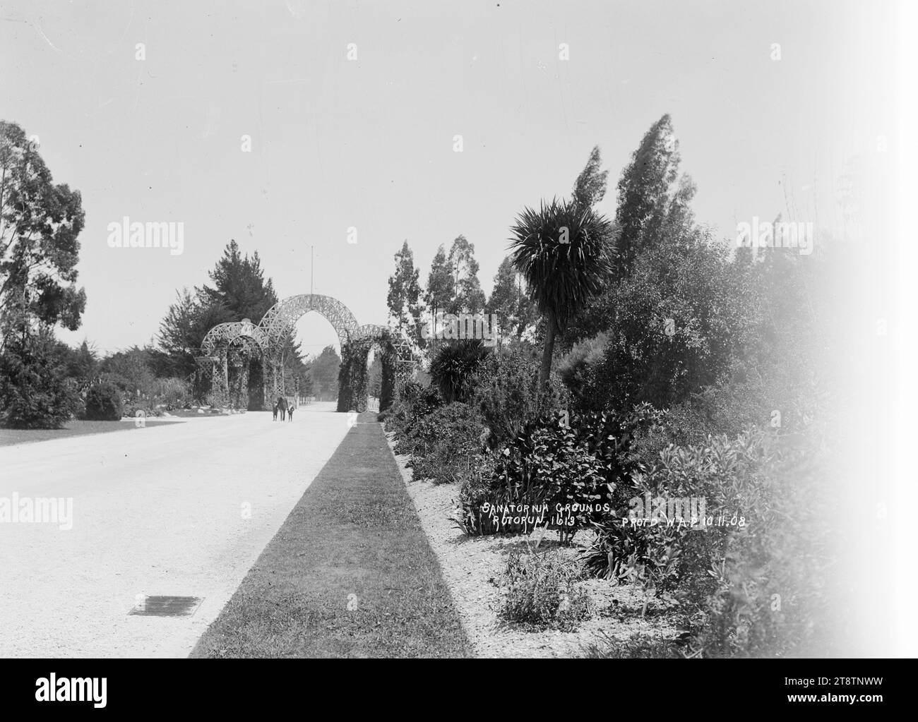 Princes Gate at the entrance to the grounds of the Government ...