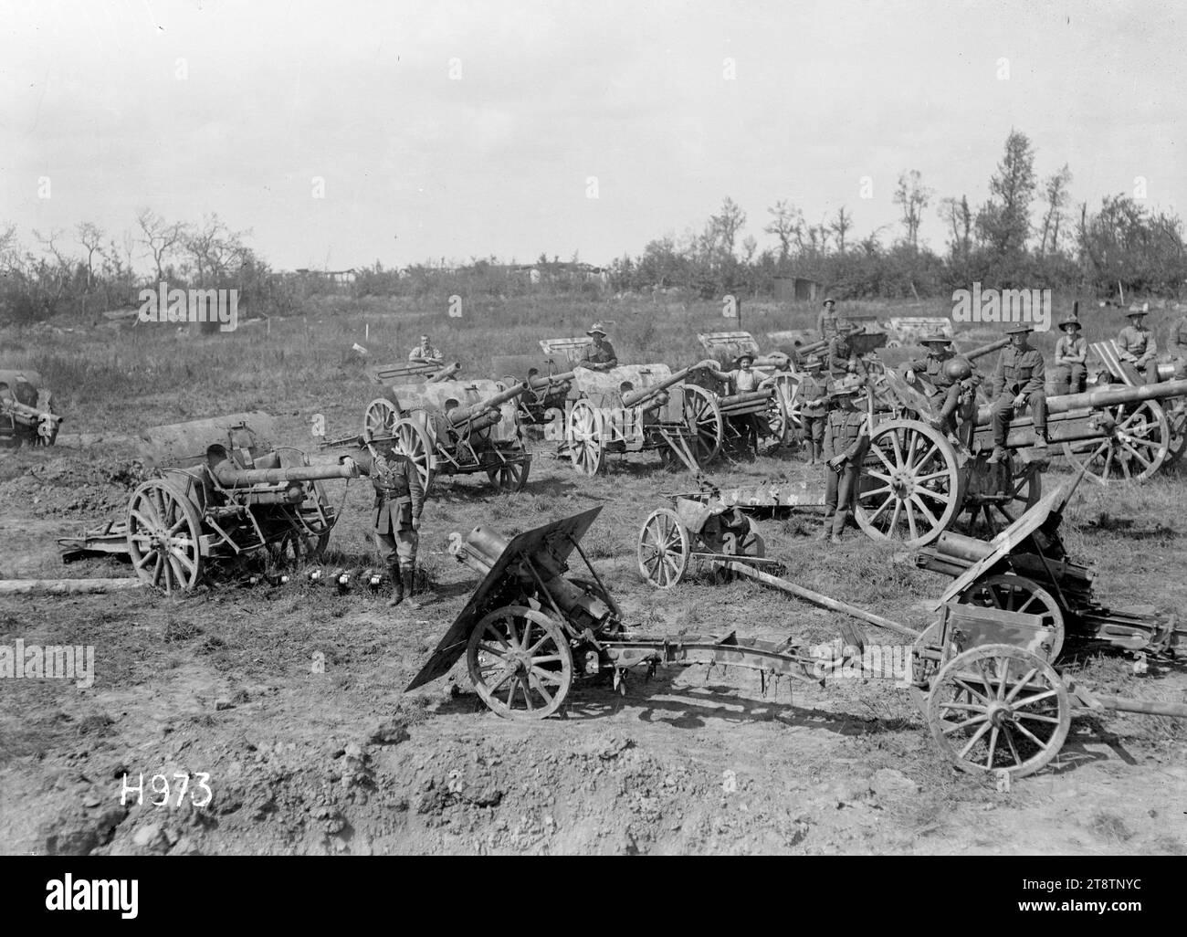 World war i field guns captured hi-res stock photography and images - Alamy