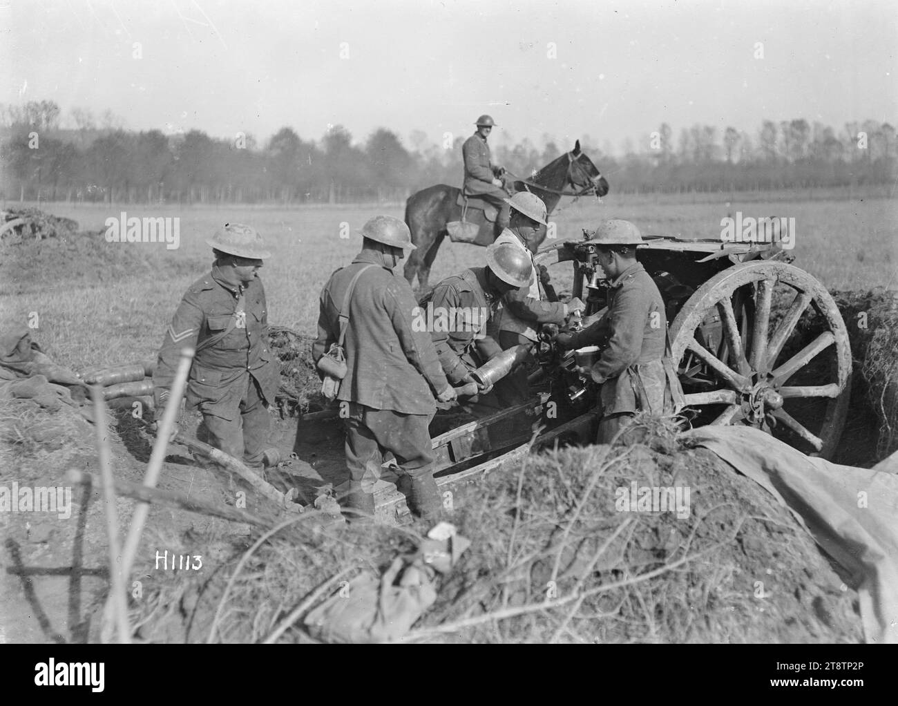 New Zealand soldiers loading a howitzer near Le Quesnoy, France, during ...