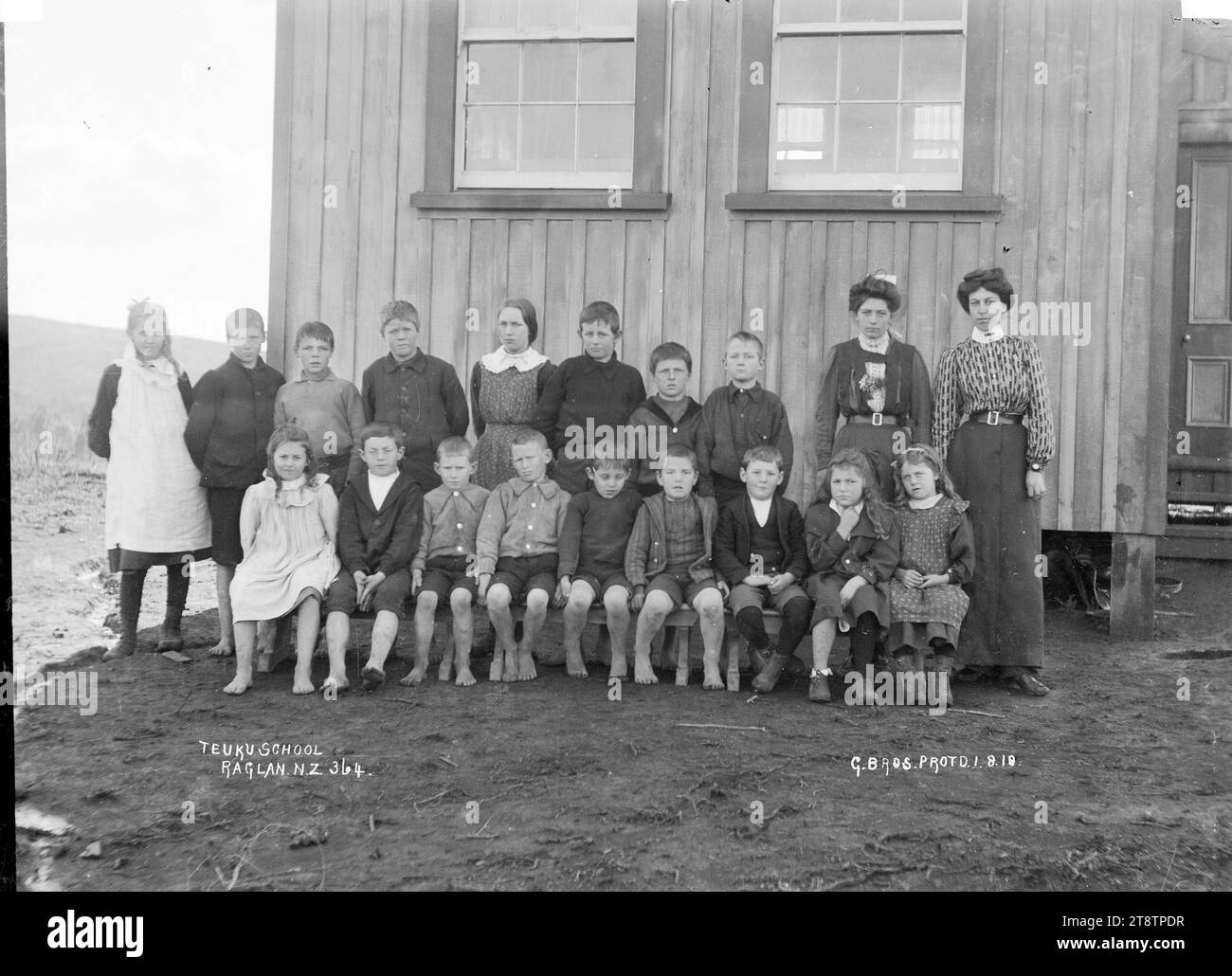 Pupils and staff at Te Uku Public School, 1910, Group portrait of the ...