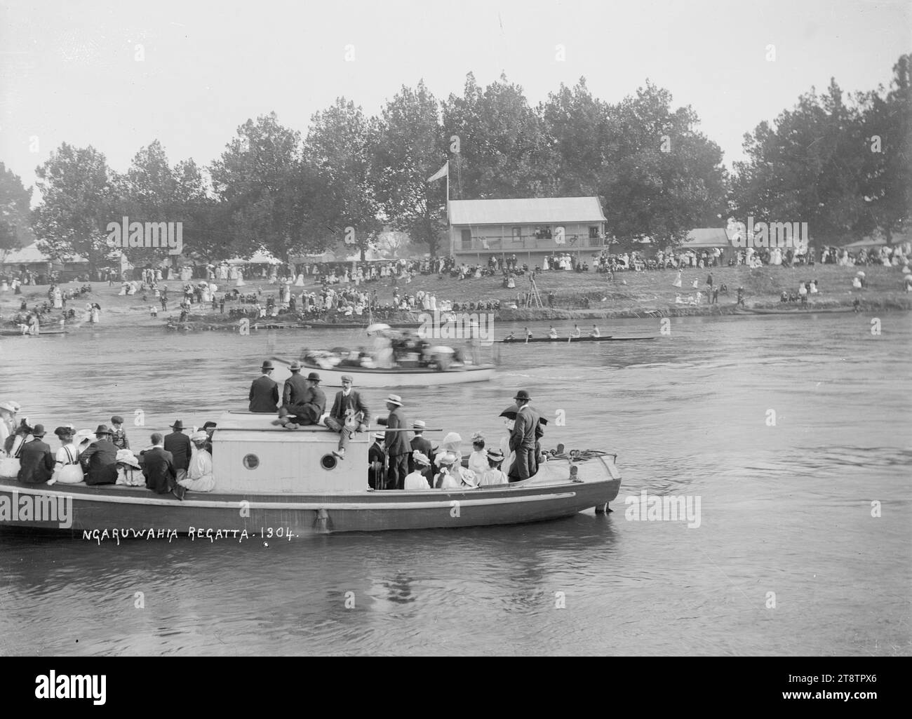 Steamboats laden hi-res stock photography and images - Alamy