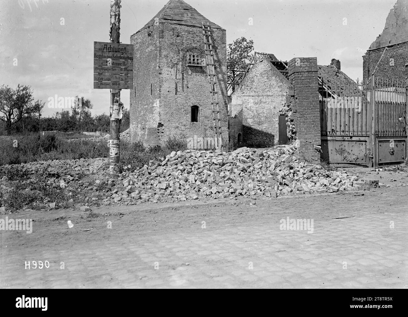 Post war house hi-res stock photography and images - Alamy