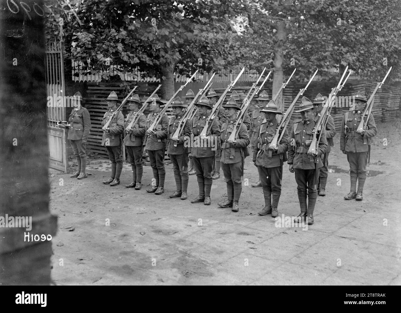 The New Zealand Divisional Headquarters guards, Beauvois, World War I ...