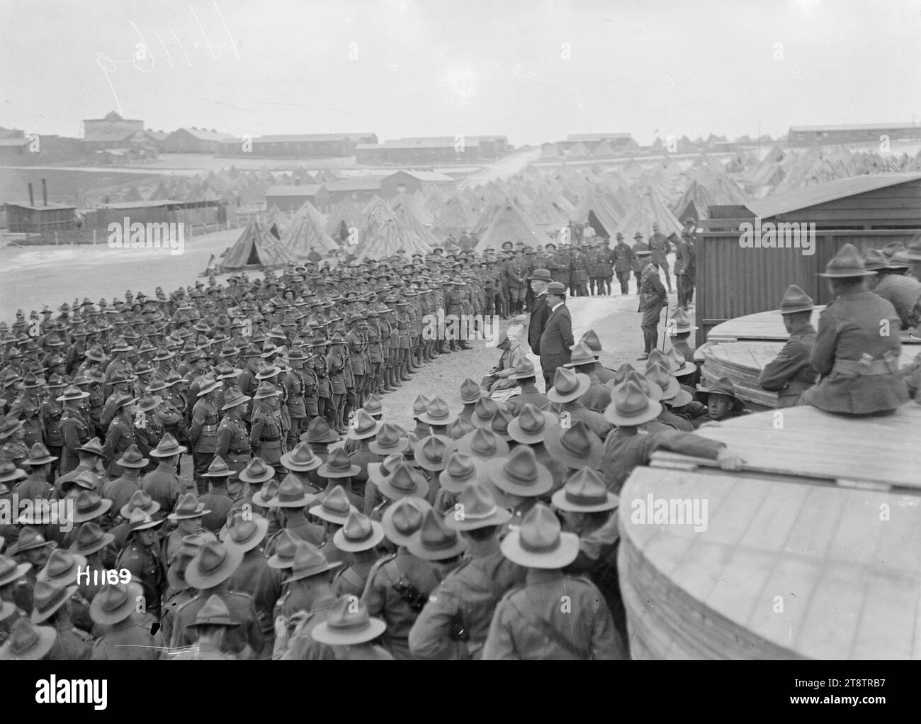 William Massey and Joseph Ward talk to New Zealand troops, Etaples ...
