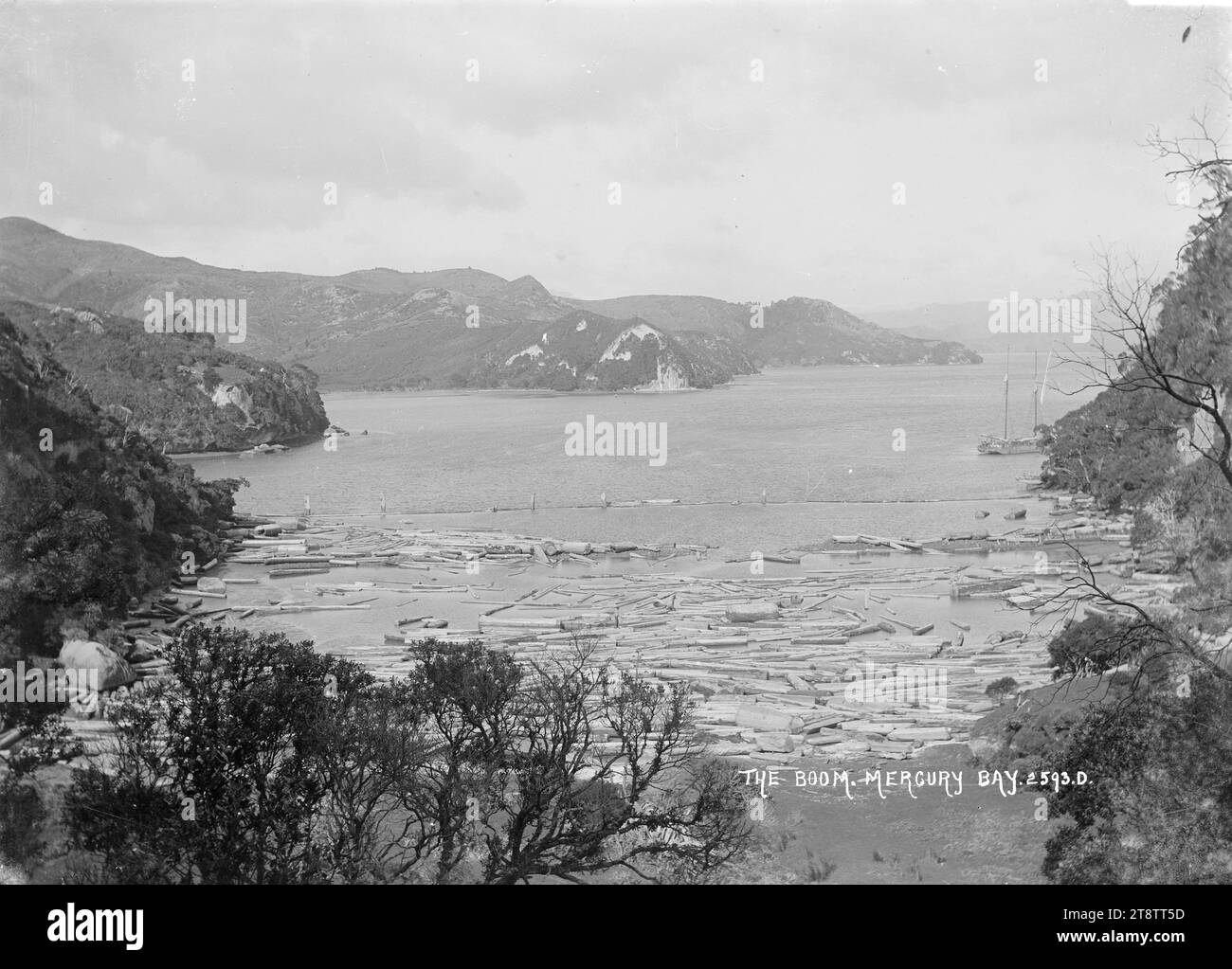 The boom, Mercury Bay, Coromandel Peninsula, Mercury Bay, showing a ...