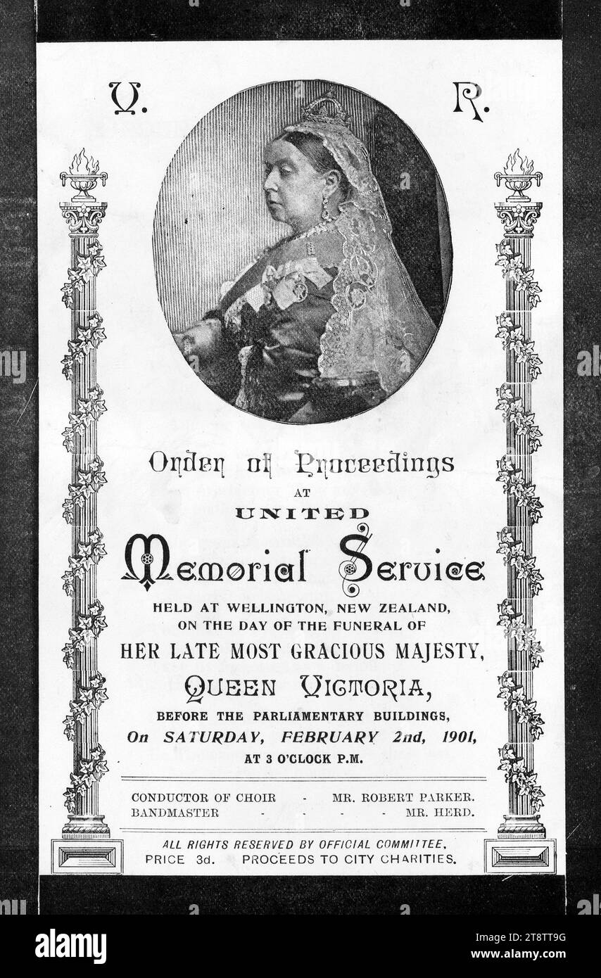 Ivy wrapped columns down hi-res stock photography and images - Alamy