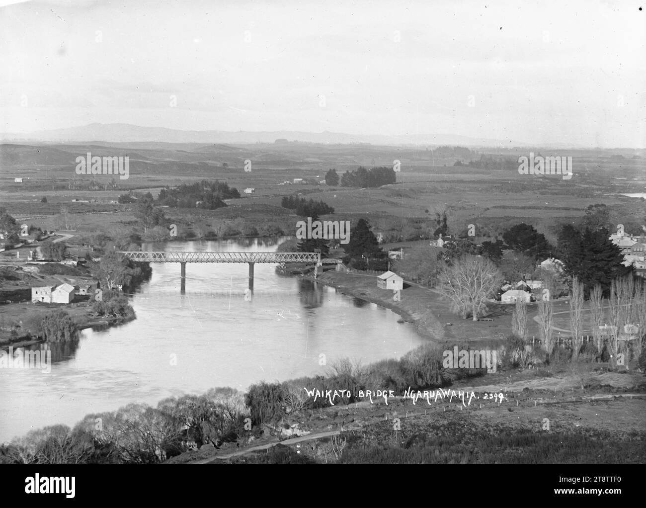 Railway Bridge (Waikato Bridge) over the Waikato River at Ngaruawahia ...