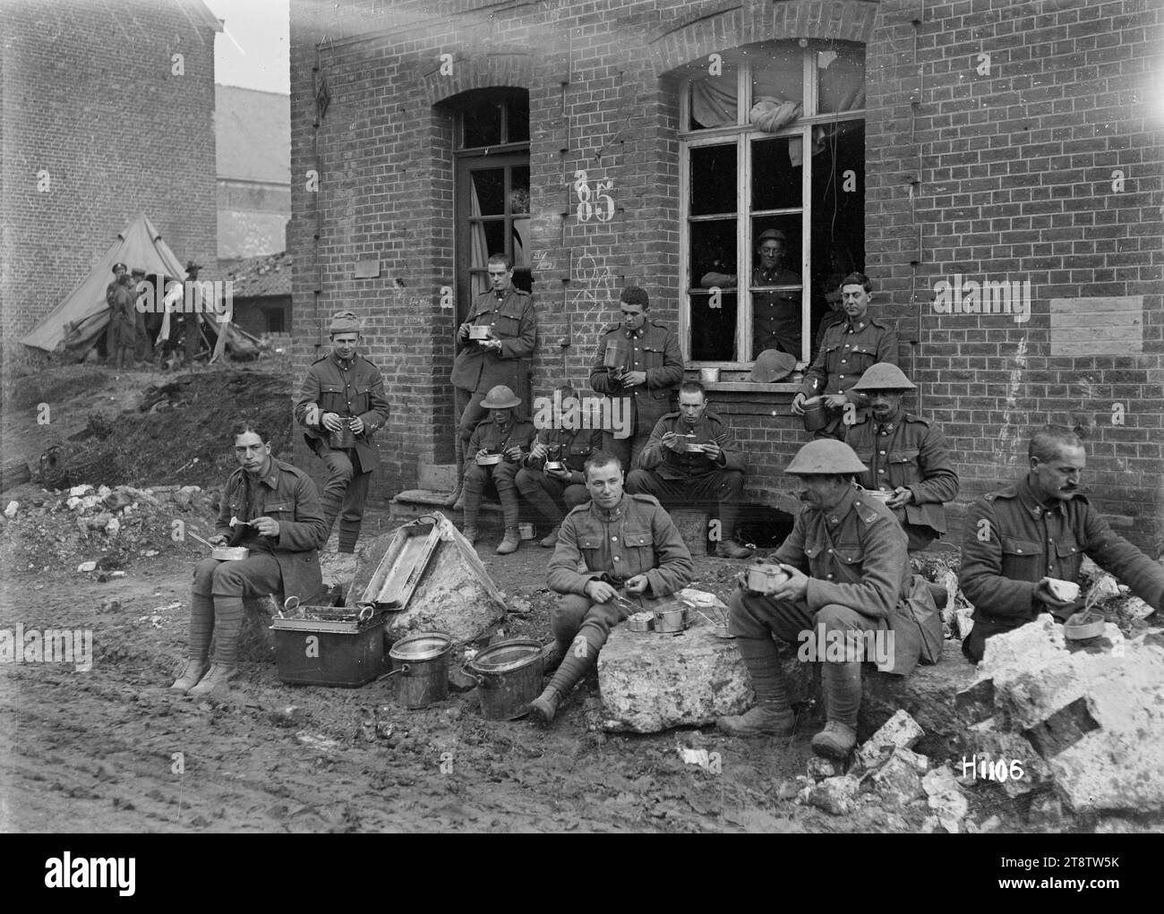 Wellington, New Zealand soldiers eating a meal in Solesmes, France ...