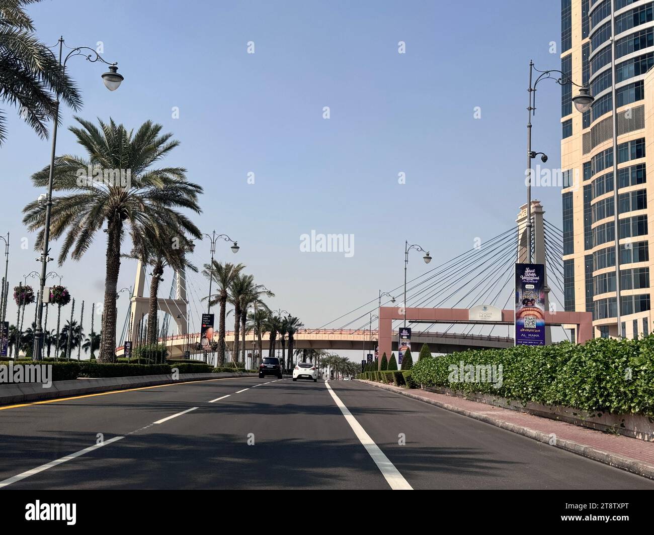 Gewan bridge in the entrance of pearl residential area.The Pearl Qatar ...
