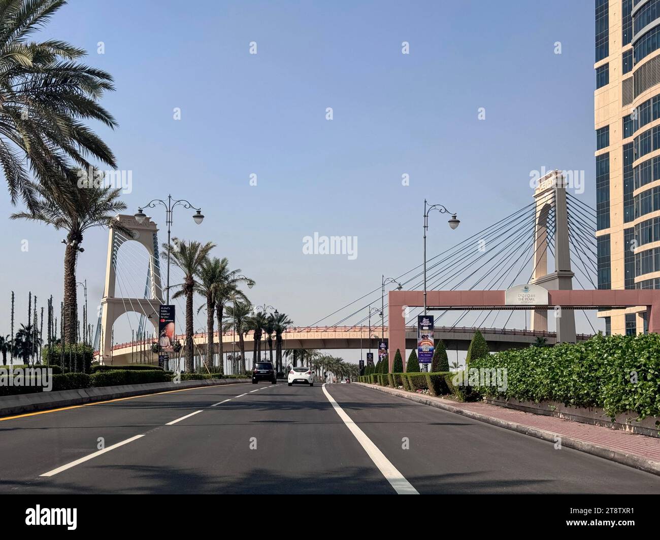 Gewan bridge in the entrance of pearl residential area.The Pearl Qatar ...