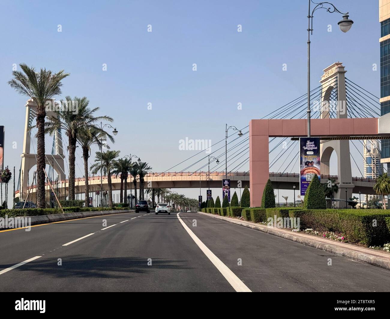 Gewan bridge in the entrance of pearl residential area.The Pearl Qatar ...