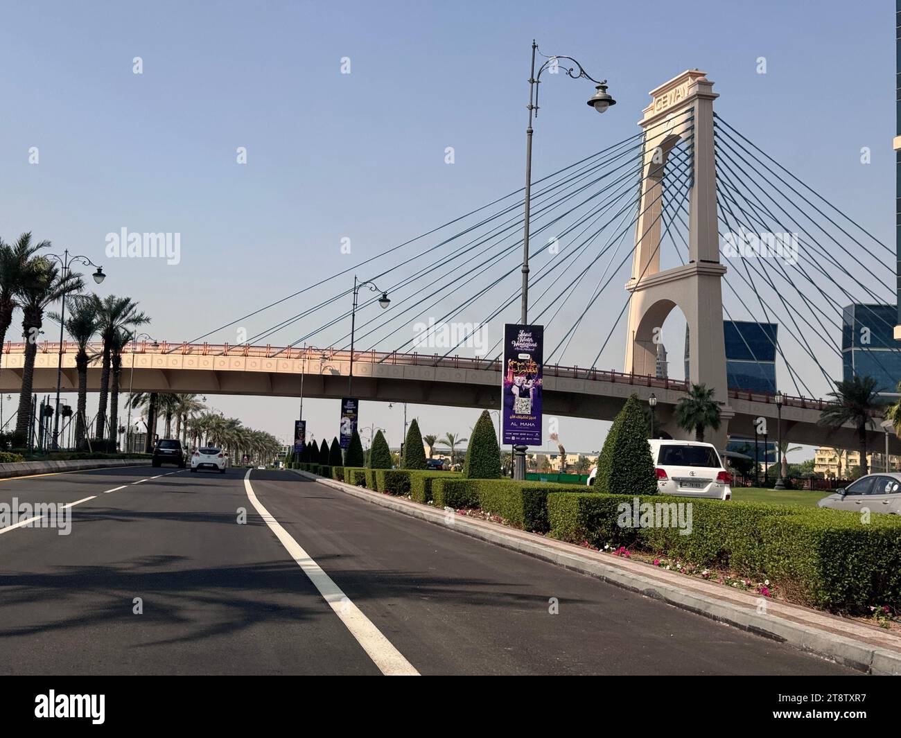 Gewan bridge in the entrance of pearl residential area.The Pearl Qatar ...