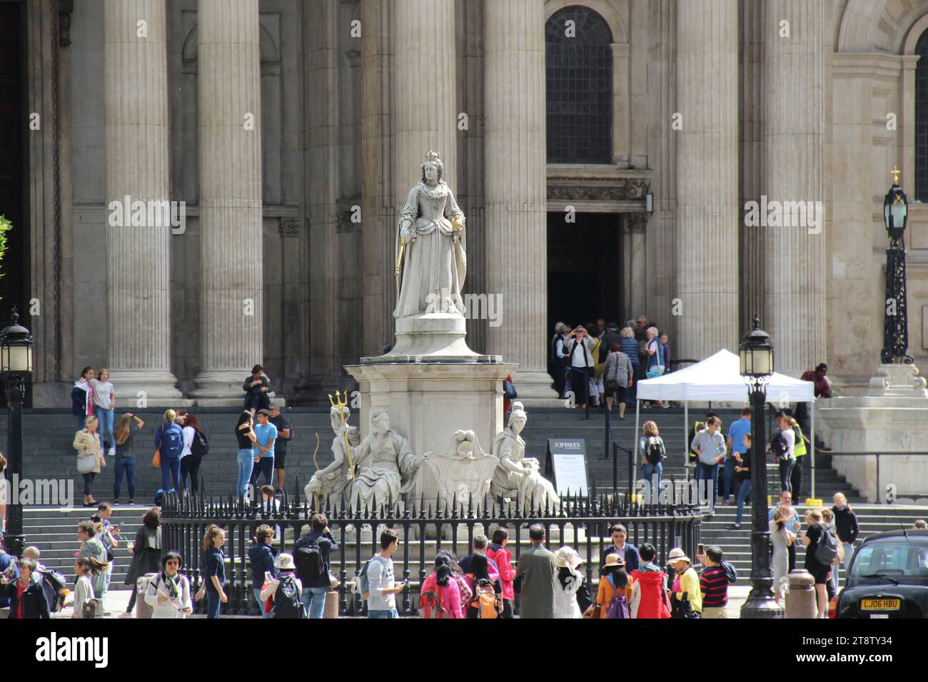 London St. Paul's Cathedral Statue of Queen Anne, London, England, UK Stock Photo - Alamy