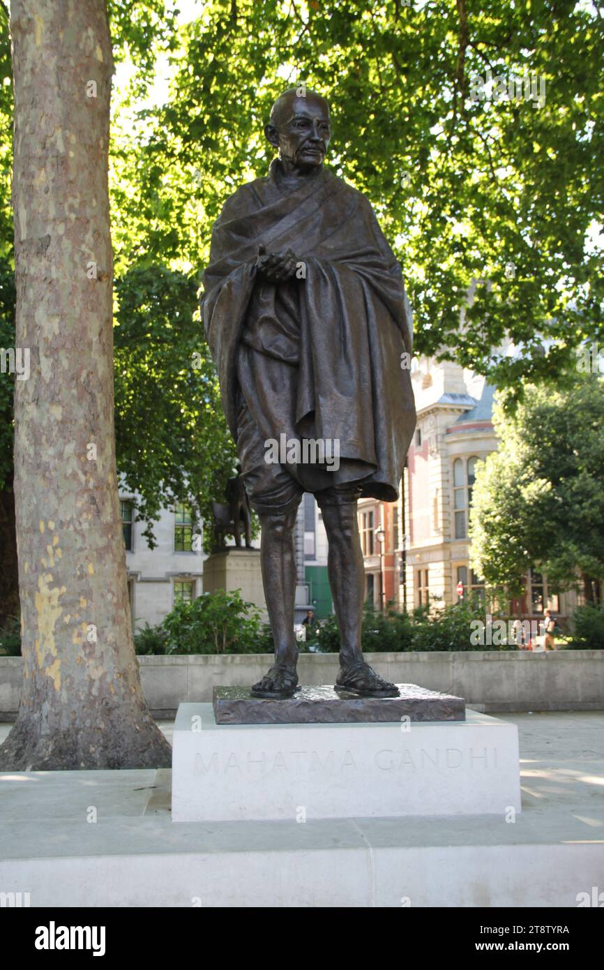 Mahatma gandhi london england hi-res stock photography and images - Alamy