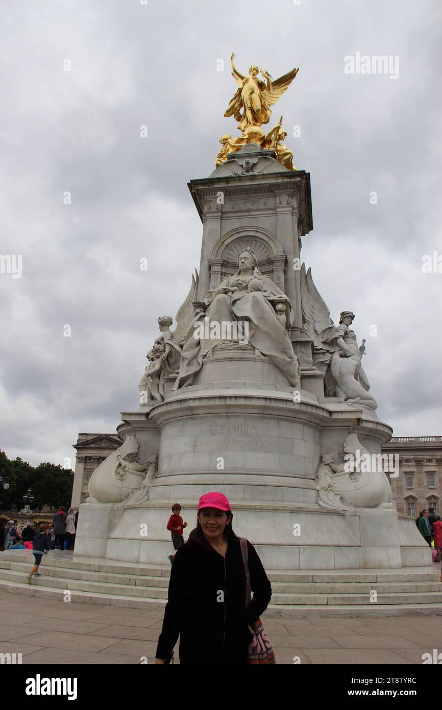 Buckingham Palace Victoria Memorial with Amy Todd, London, England, UK ...