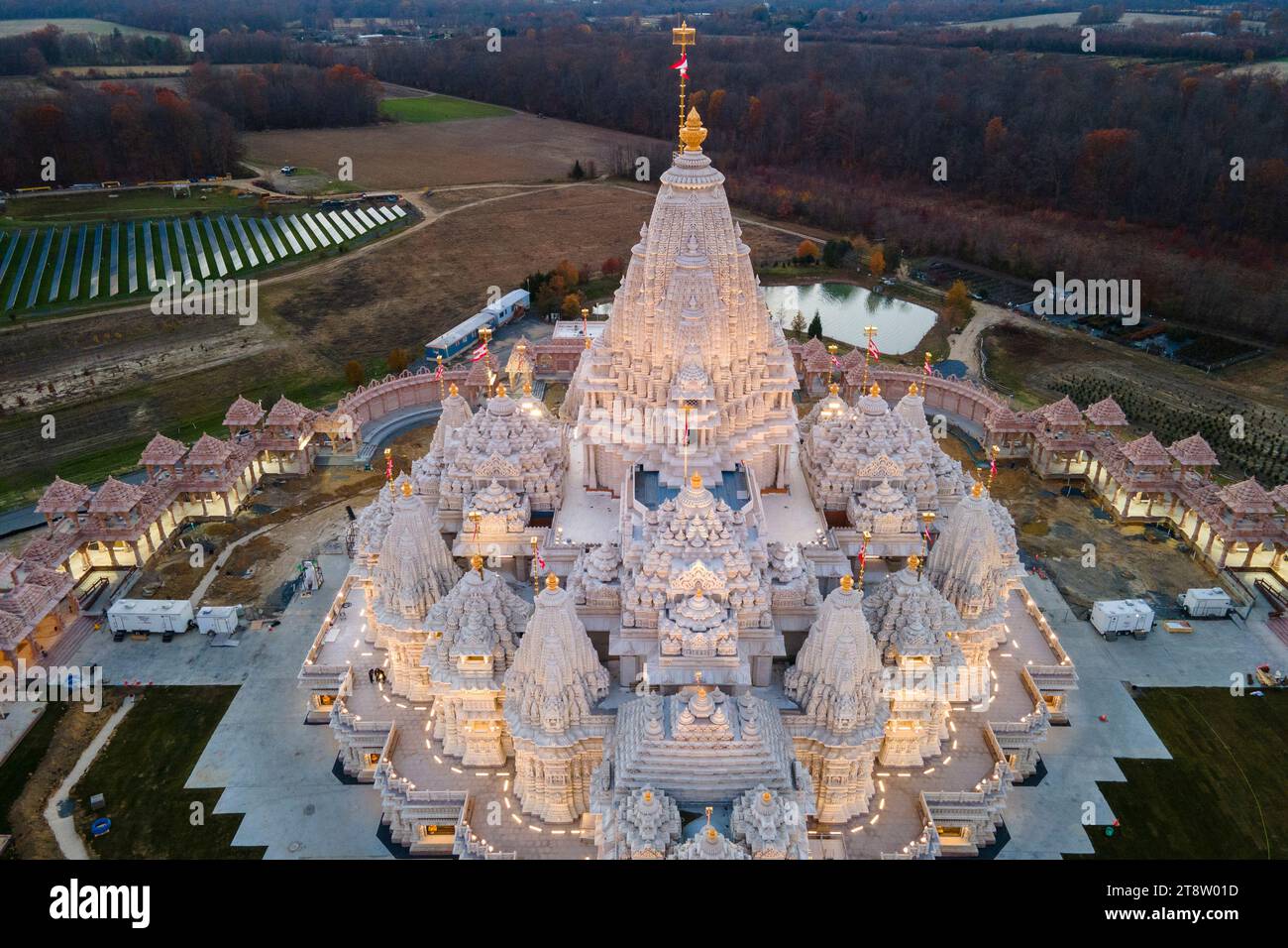 BAPS Swaminarayan Akshardham, the largest Hindu temple outside India in ...