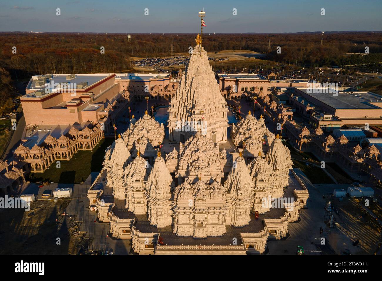BAPS Swaminarayan Akshardham, the largest Hindu temple outside India in ...