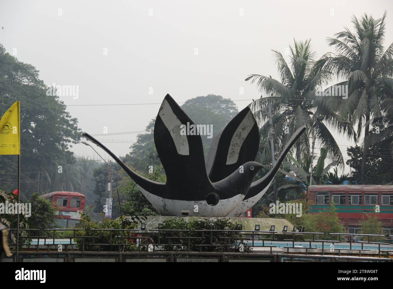 Magpie statue hi-res stock photography and images - Alamy