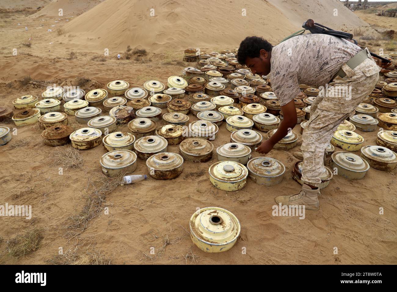 Limpet mine hi-res stock photography and images - Alamy