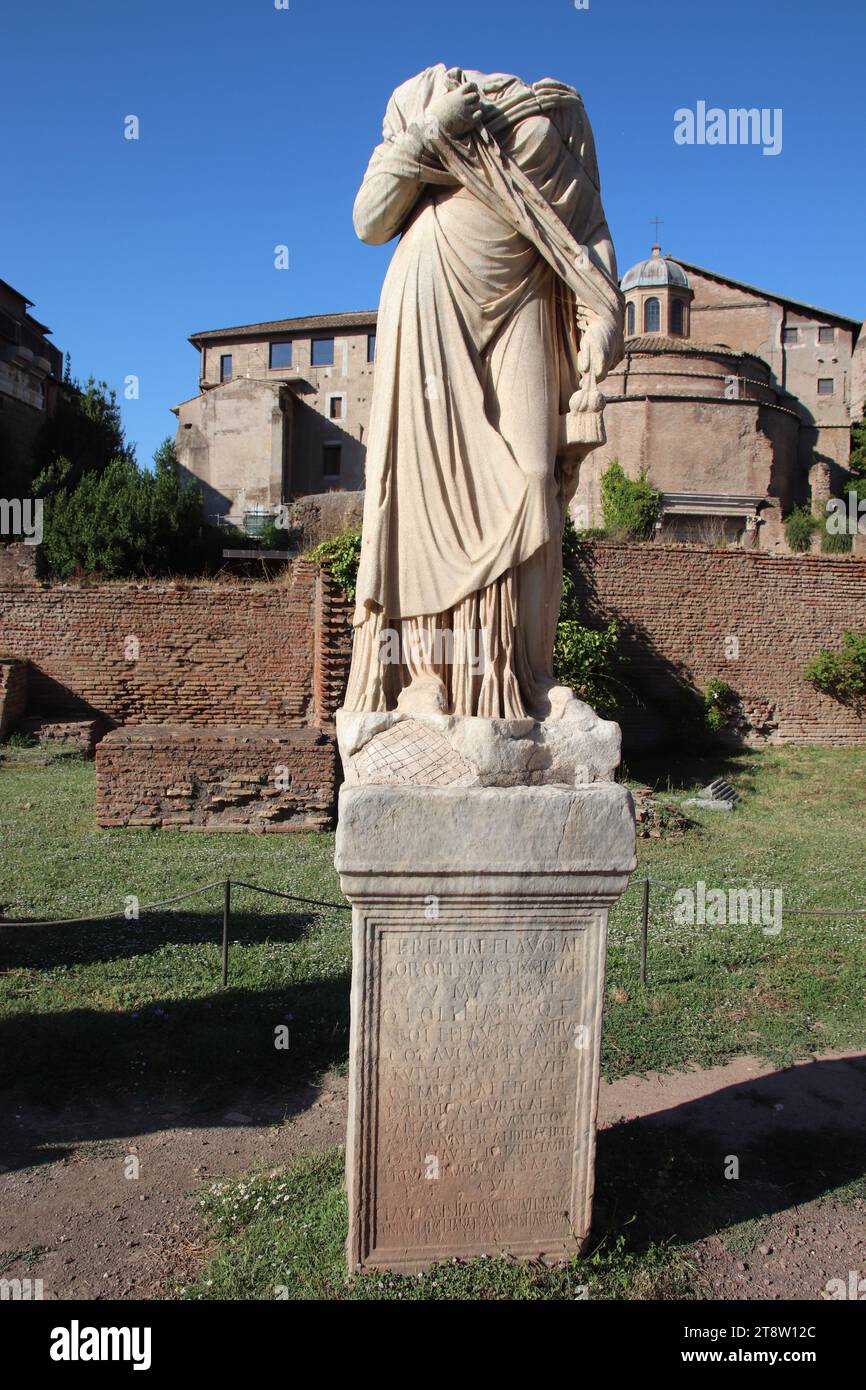 Roman Forum (Forum Romanum): Statue at House of the Vestal Virgins ...